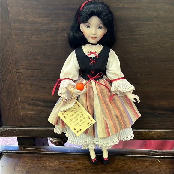 Edwin Knowles | Toys | Nwt Snow White Porcelain Doll W Apple By Dianna ...